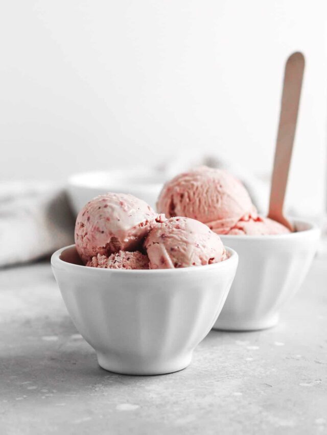 Roasted Strawberry Ice Cream Story | The Sweet Occasion