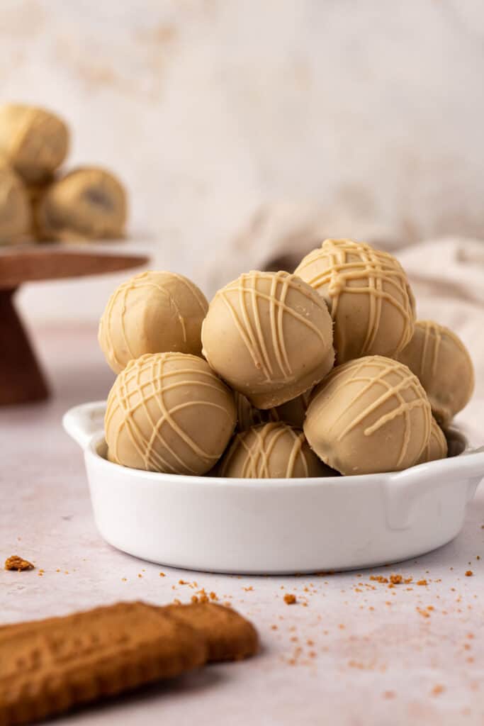 Easy Biscoff Truffles (4-Ingredient)