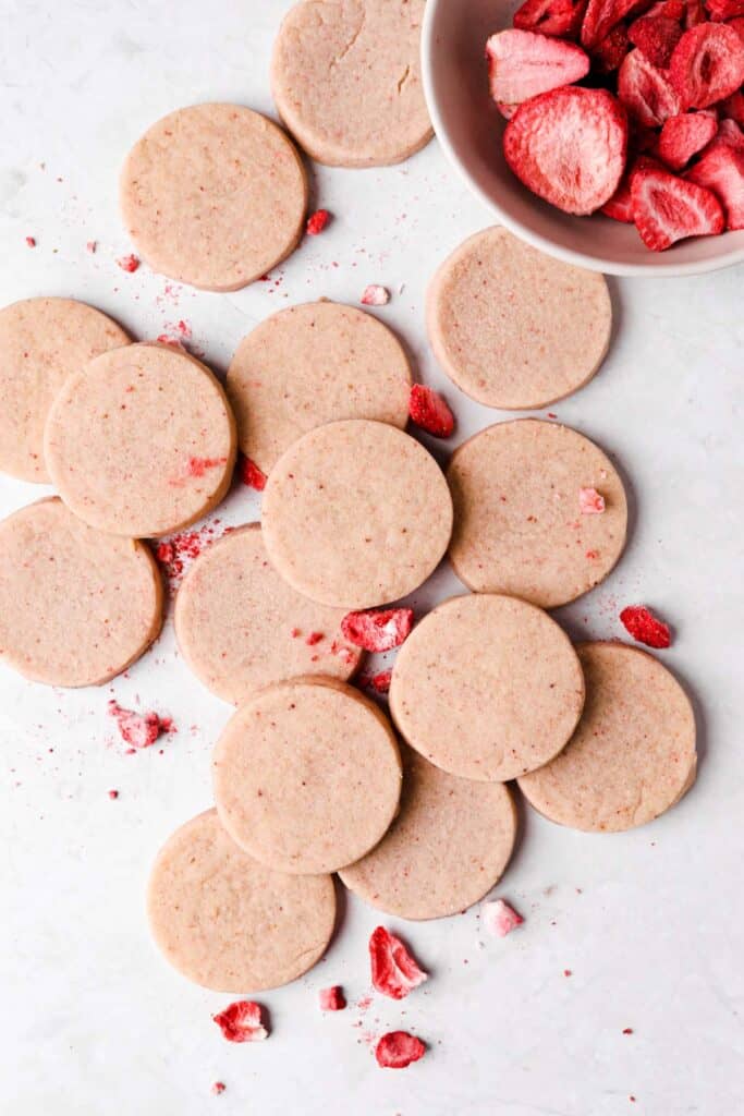 Easy Strawberry Shortbread Cookies