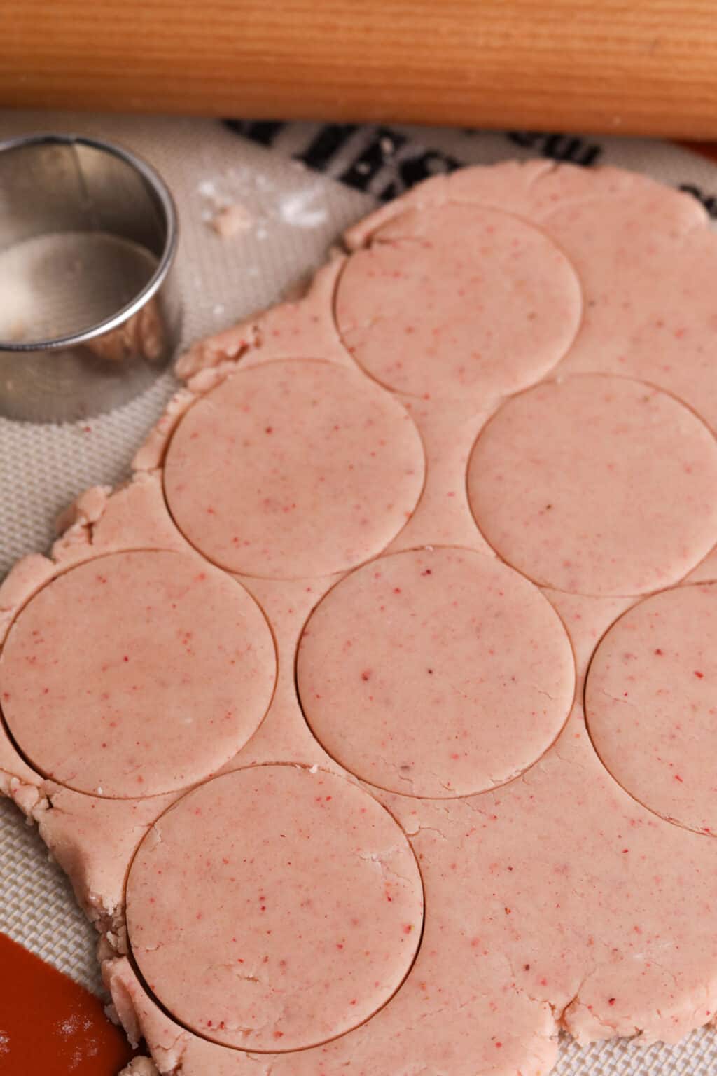 Easy Strawberry Shortbread Cookies