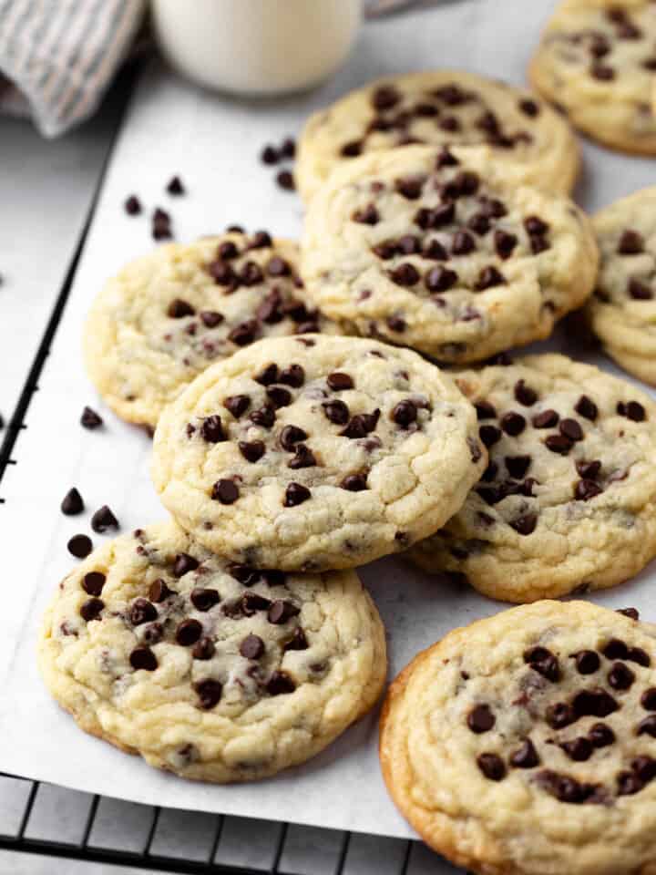 Frosted Soft Vanilla Sugar Cookies (Lofthouse Cookies) | The Sweet Occasion