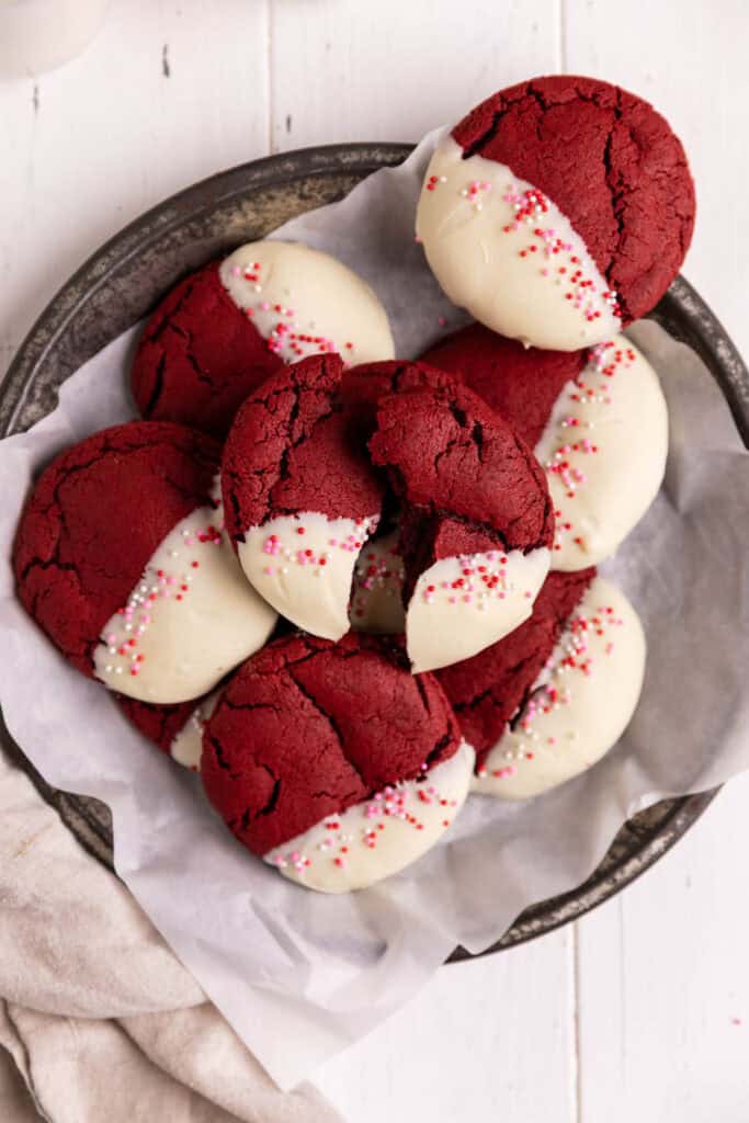 Soft & Chewy Red Velvet Cookies with White Chocolate Drizzle (No Chill ...